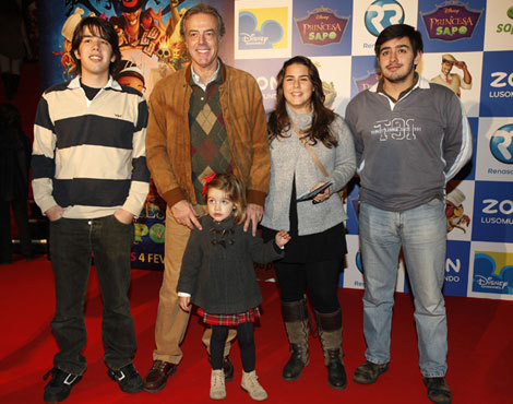 António Pinto Basto carrega energias com os filhos - Caras